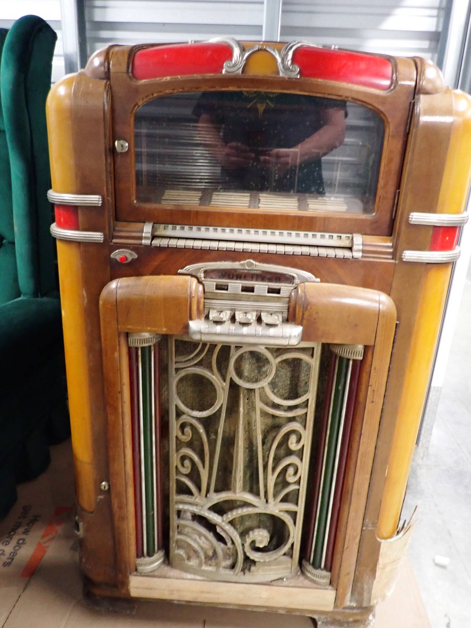 Wurlitzer Model 700 Jukebox S/n 466505 Auction