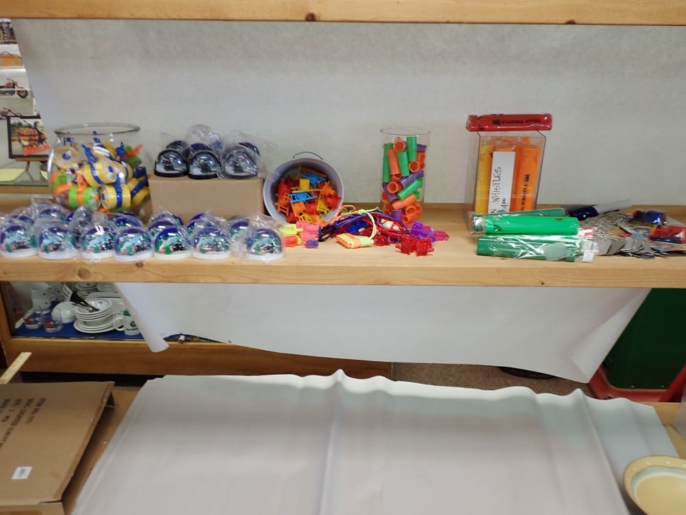 Train Whistles/snow Globes/keychains Auction