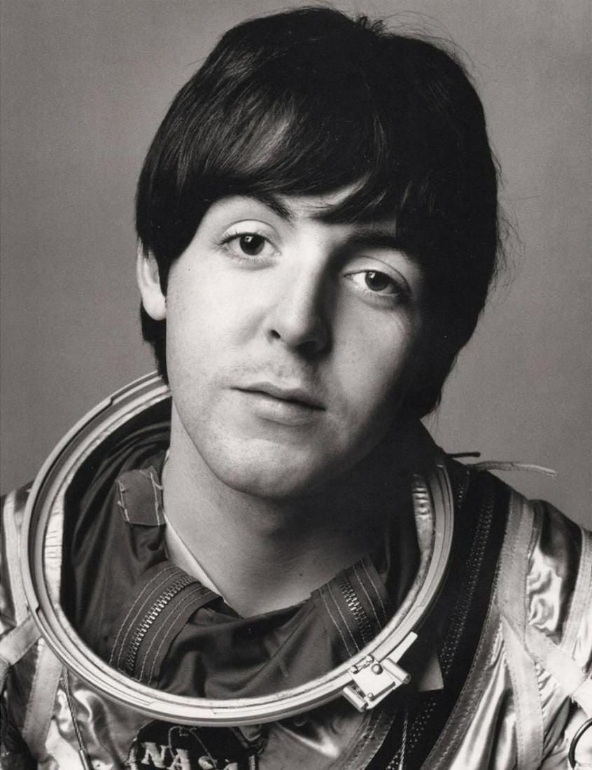 RICHARD AVEDON - Paul McCartney, 1965 | Barnebys