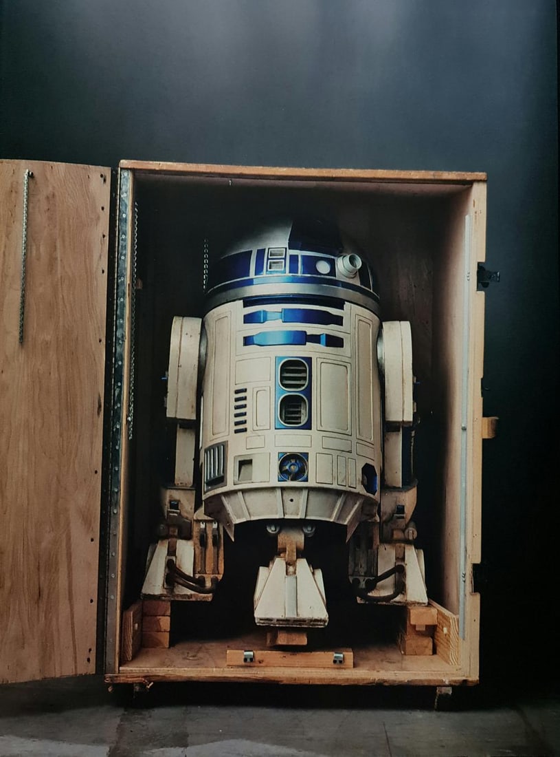Annie Leibovit, R2-d2, Pinewood Studios, London, 2000 Auction