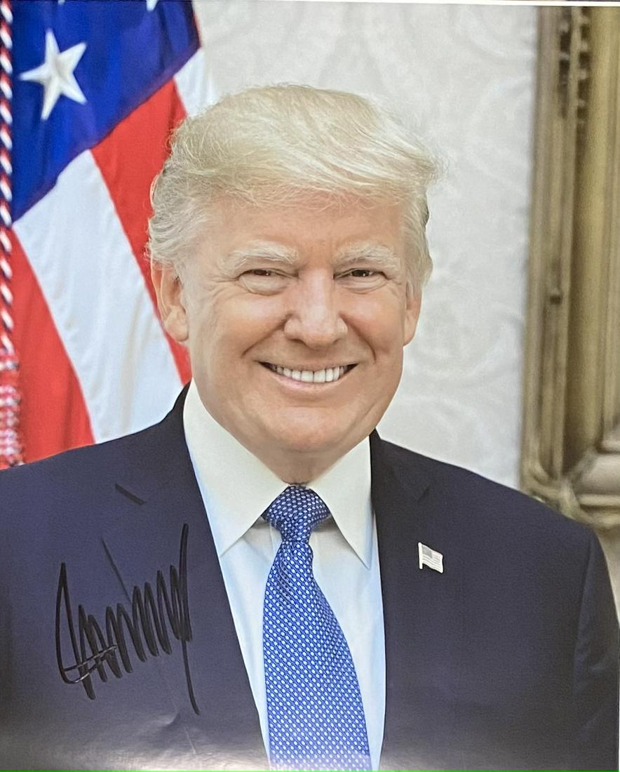 Donald Trump Autographed 16x20 Photo!