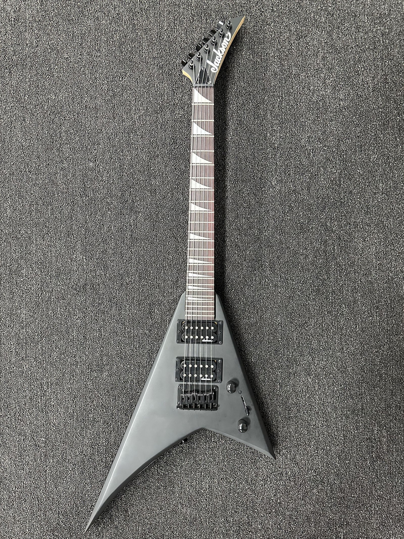 Jackson Mini V Guitar