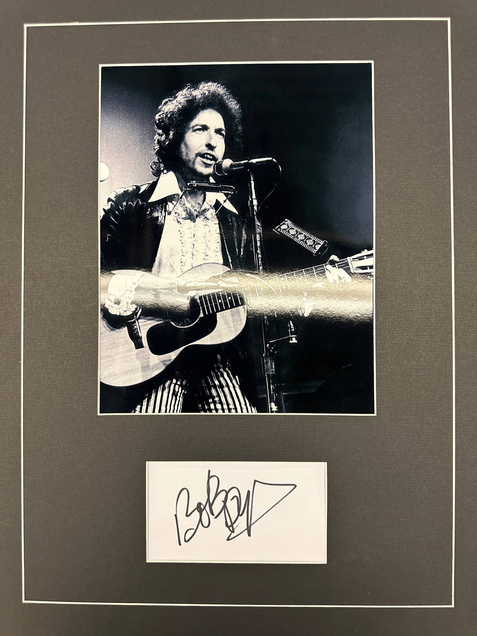 Bob Dylan Autograph Display - Jan 24, 2024 | Icz Auctions In Fl