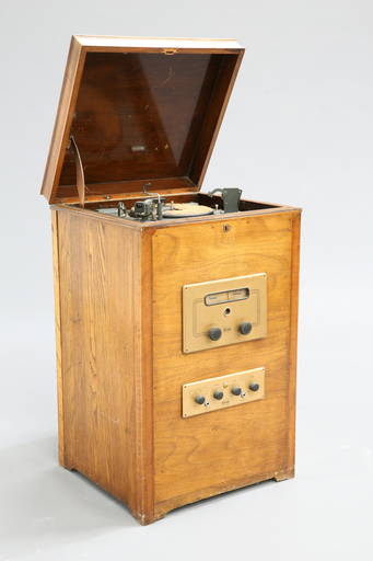 ~ A VINTAGE LEAK RADIOGRAM with Garrard turntable, the - Oct 31, 2020 ...