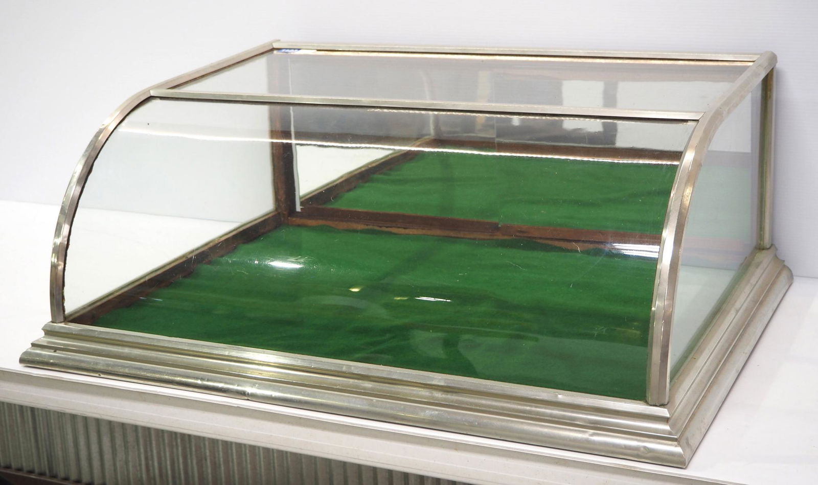 Curved Glass Countertop Display Case