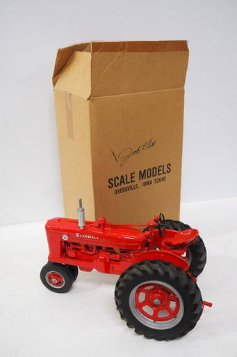 1/8 Scale Scale Models Farmall Super M