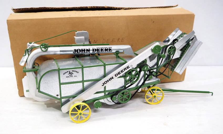 1/16 Model Of John Deere Threshing Machine