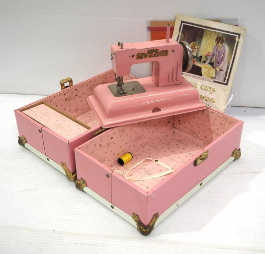 Kay-ee Sew Master child's sewing machine (#0246) on Apr 20, 2022 ...