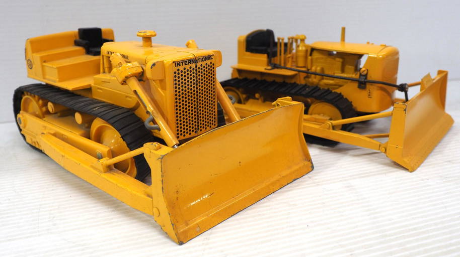 Ertl Crawler & Ertl Dozer (#0388) on Jan 07, 2023 | Chupp Auctions ...