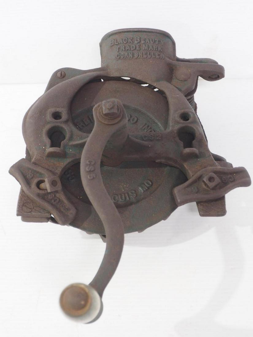Black Beauty Hand Crank Box Type Corn Sheller