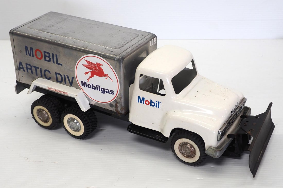 Structo Custom Mobilgas Arctic Plow Truck Auction