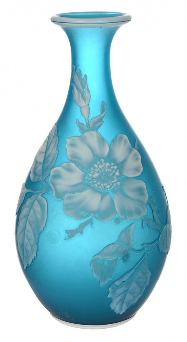 7" ENGLISH CAMEO ART GLASS BOWLING PIN VASE