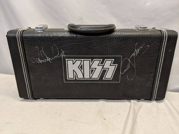 Kiss Definitive Collection 5 Cd Guitar Case Box Set