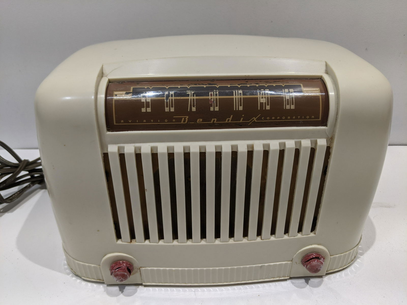 Bendix White Plastic Model 55l2u Tube Radio