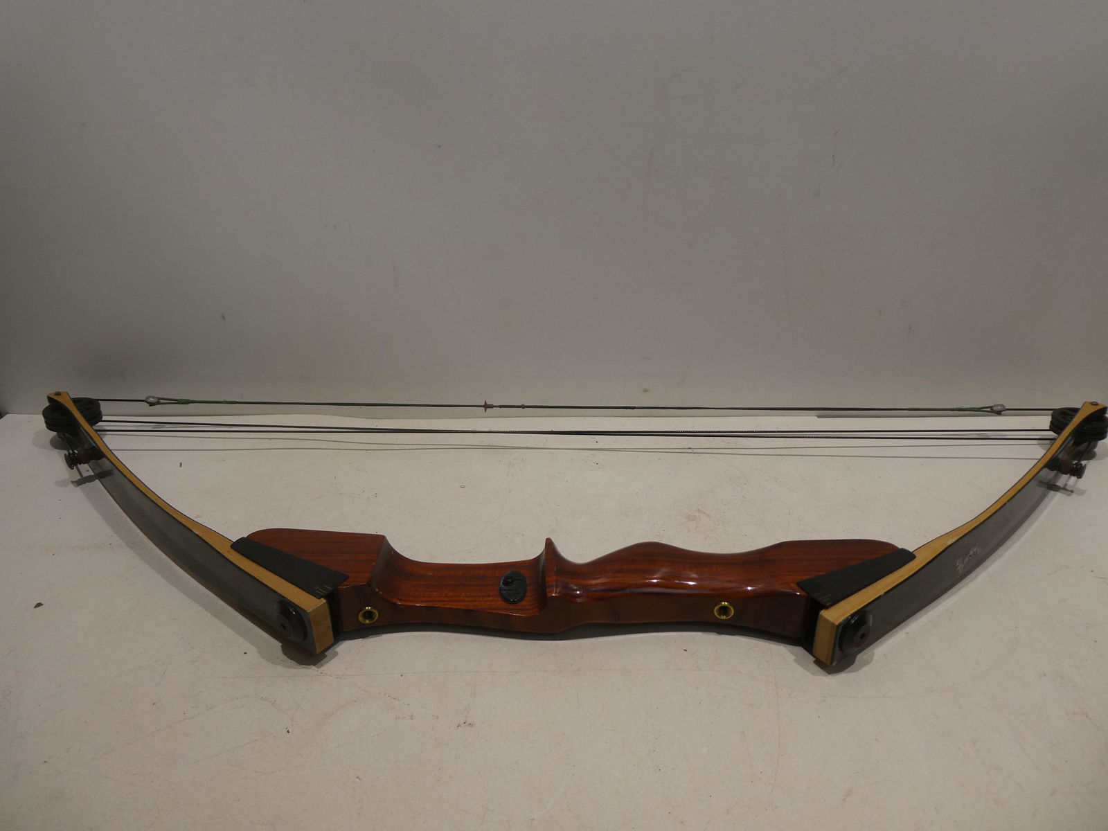 Vintage Browning Deluxe Nomad Compound Bow