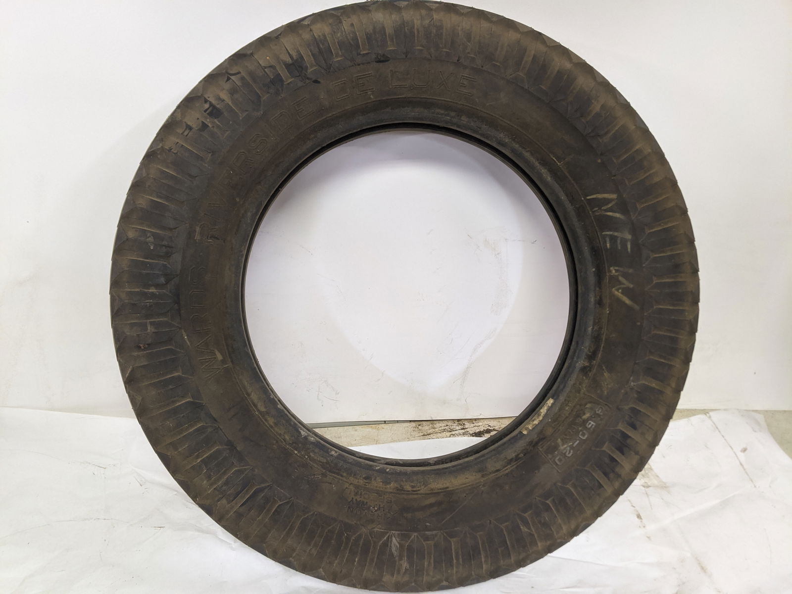 Nos Wards Riverside Deluxe 6.5x20 Auto Car Tire Auction