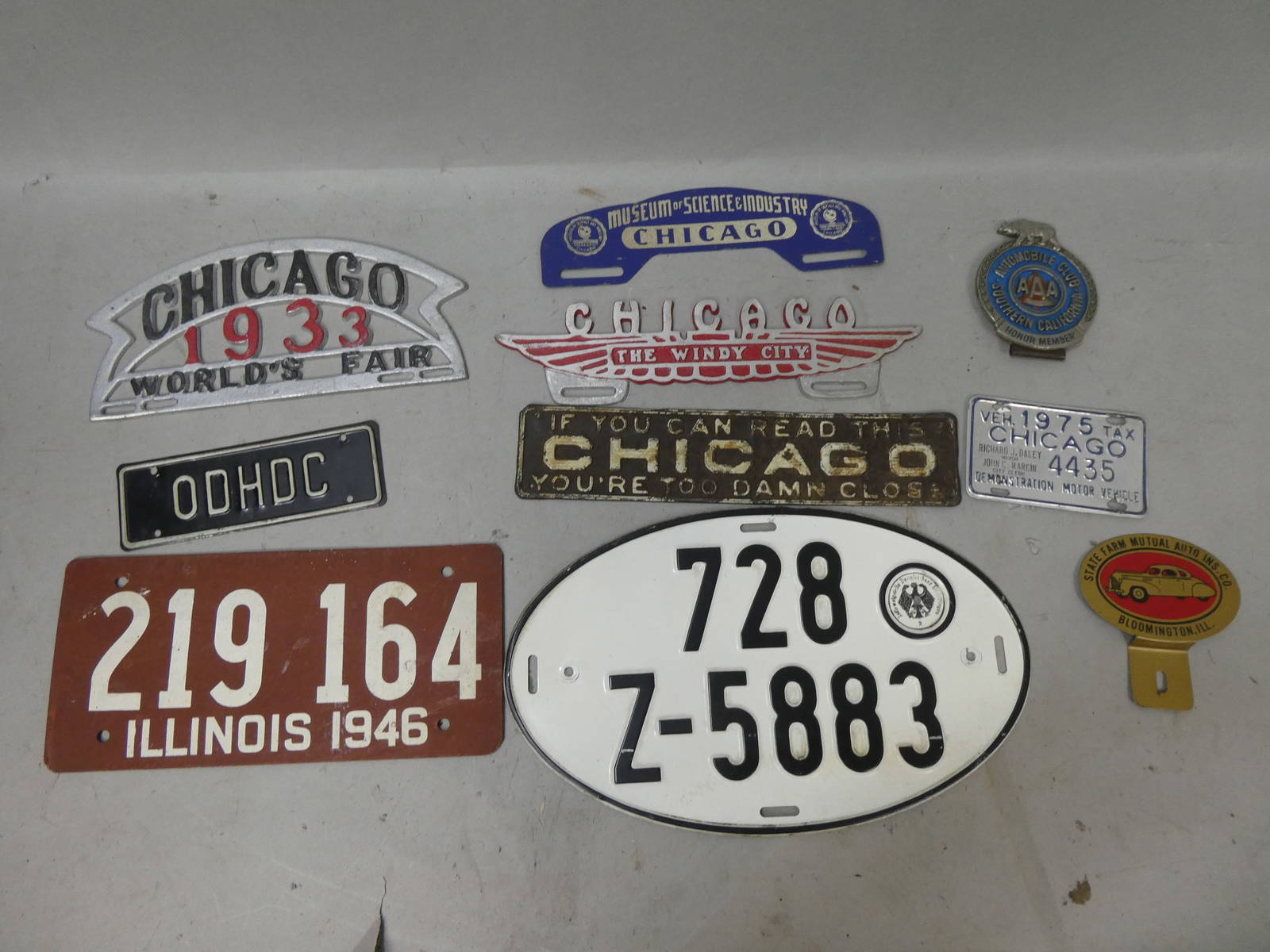 Lot 10 Vintage Assorted Auto License Plates & Toppers Auction