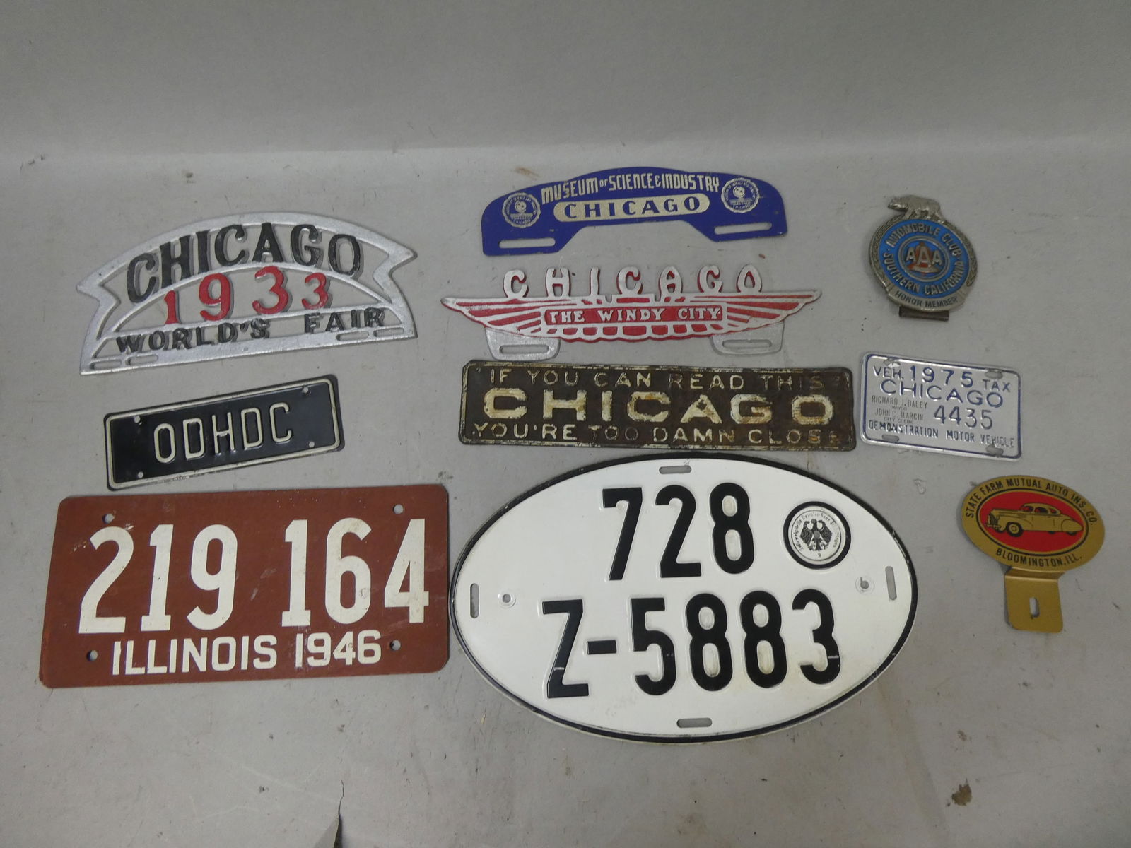 Lot 10 Vintage Assorted Auto License Plates & Toppers Auction