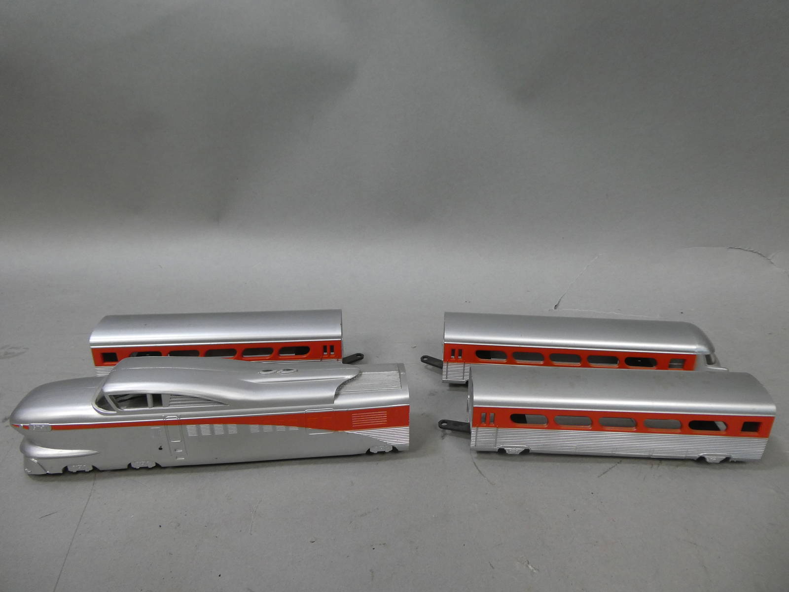 Varney Ho Aerotrain Gm-t1 Engine W/ 3 2567 Cars Auction