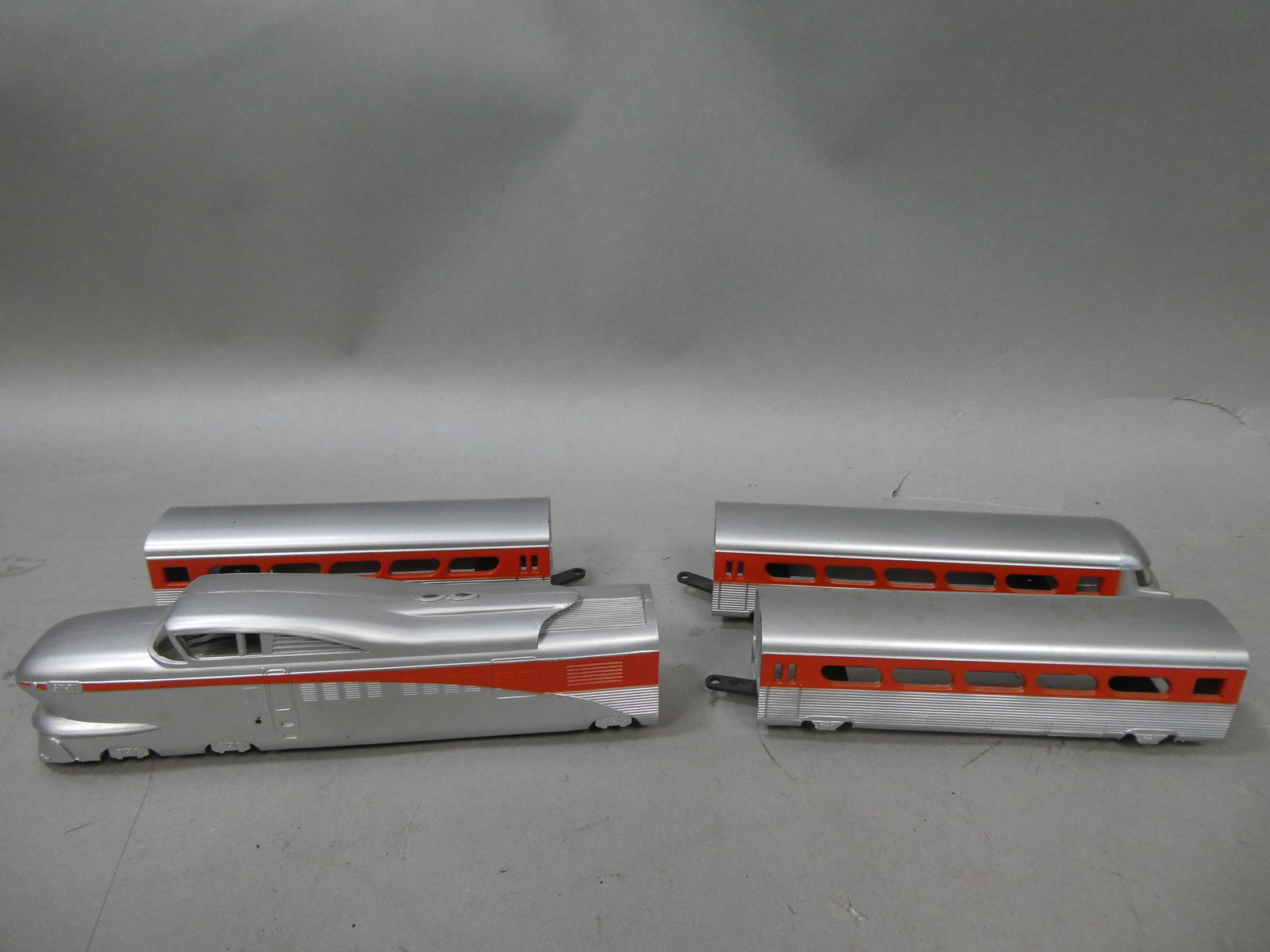 Varney Ho Aerotrain Gm-t1 Engine W/ 3 2567 Cars Auction