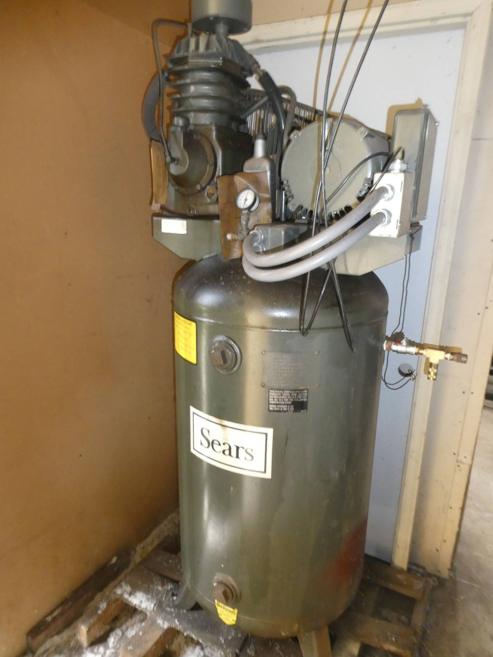 1984 Sears 60 Gallon Model 106 175361 Air Compressor Auction
