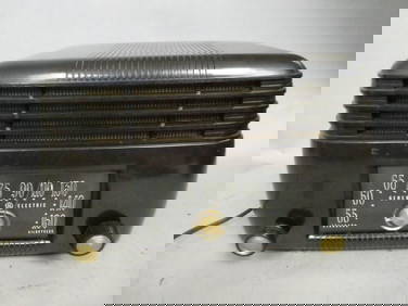 Vintage General Electric Console Radio