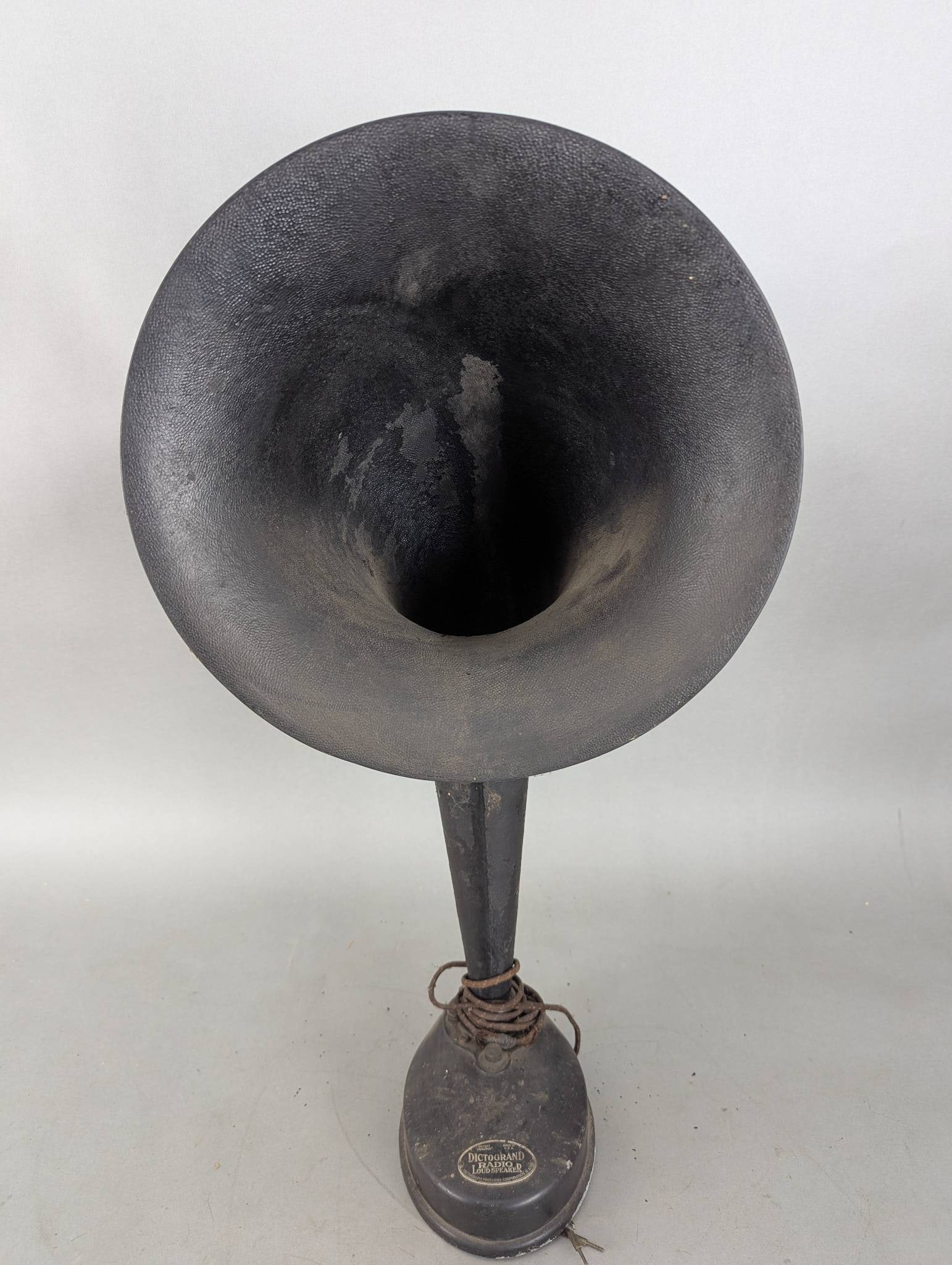 Dictogrand Radio Loudspeaker With Curved Horn Design - Jun 20, 2025 ...