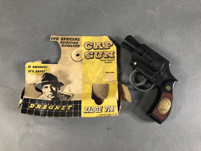 Vtg 1955 Joe Friday Dragnet Badge 714 Cap Gun - Apr 06, 2022 | The ...
