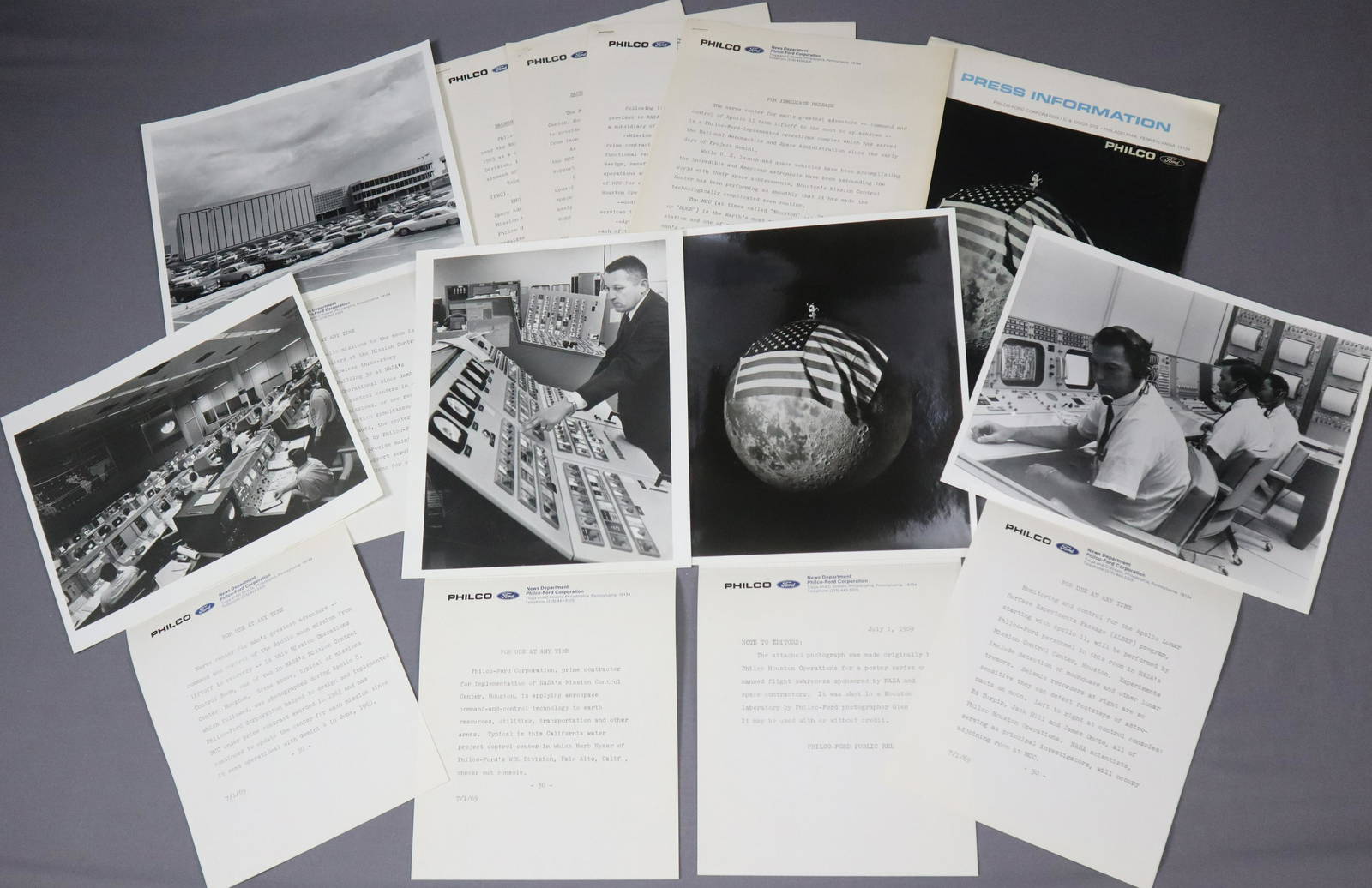 Original Apollo 11 Press Information Packet From Philco Auction