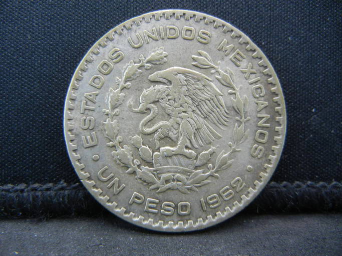 1962 Mexican Silver Peso, (same Size As Us Half), 57