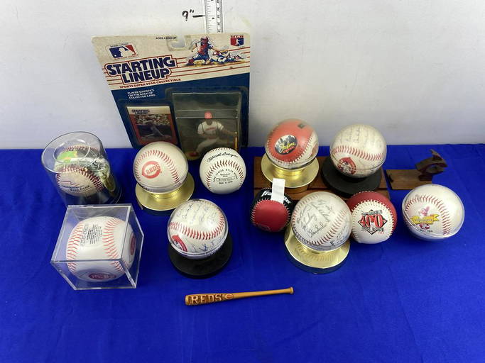 Cincinnati Reds Souvenir Baseballs & Starting Lineup