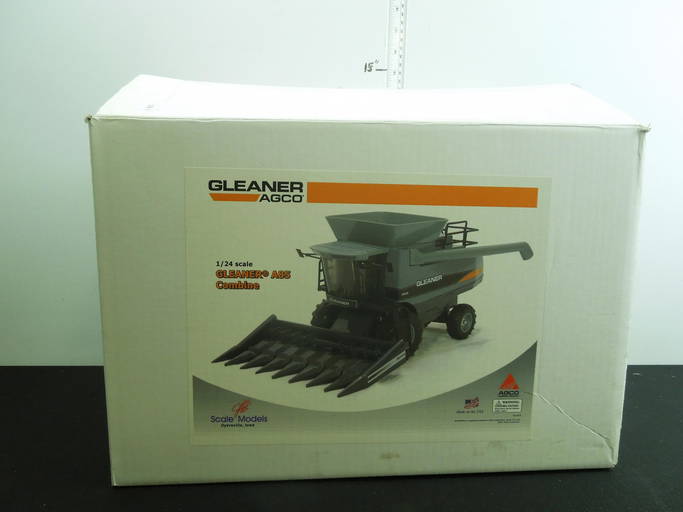 Gleaner Agco Scale Models Gleaner A85 Combine 1/24