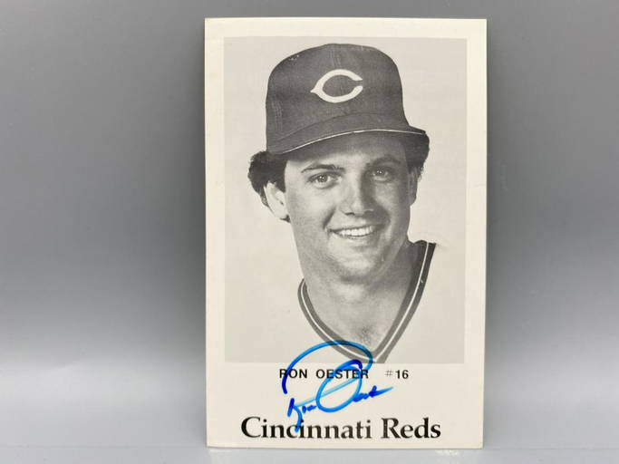 Cincinnati Reds Ron Oester Signed Team Issued Picture