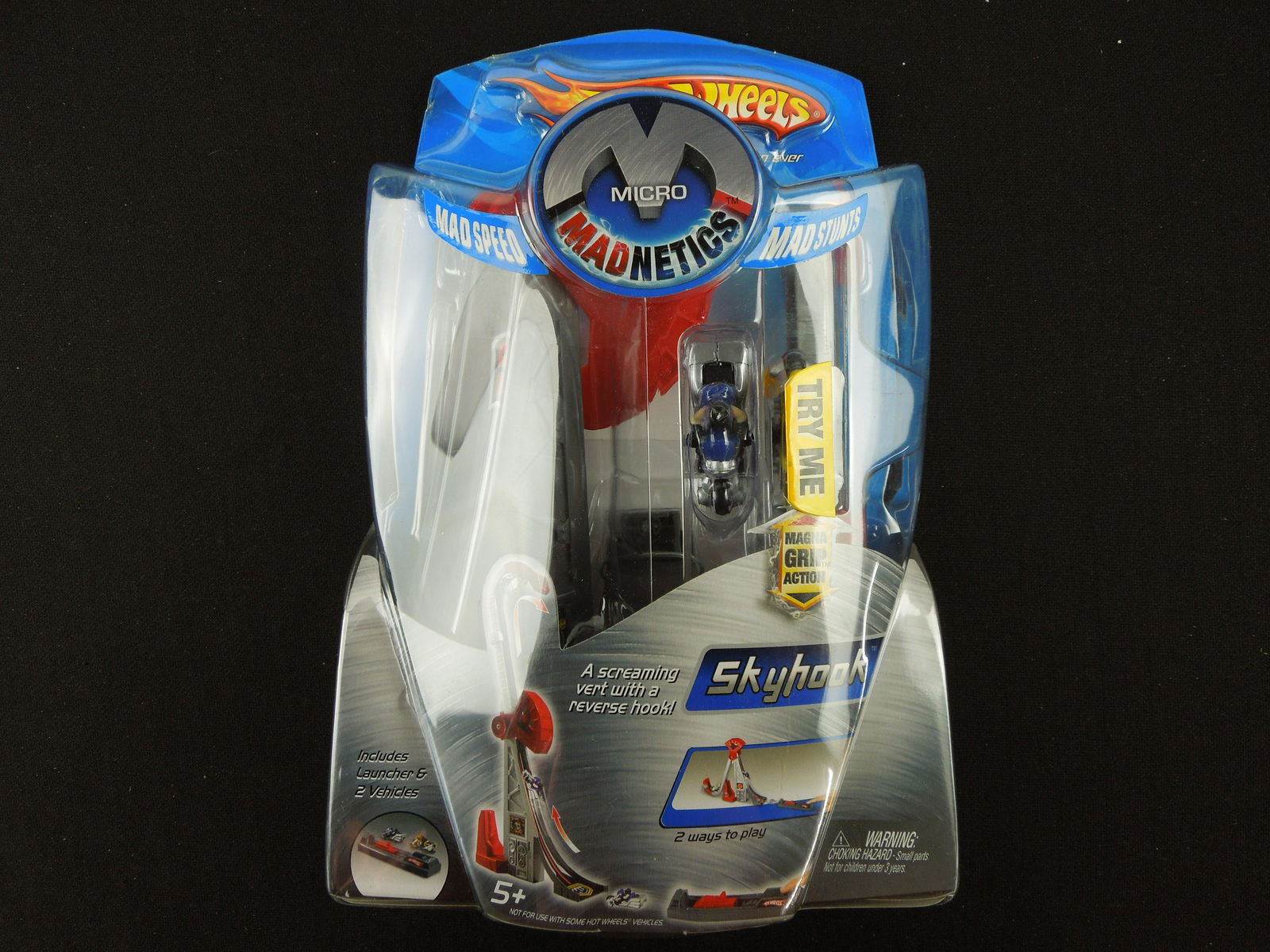 Hot Wheels Micro Madnetics Skyhook Stunt Set