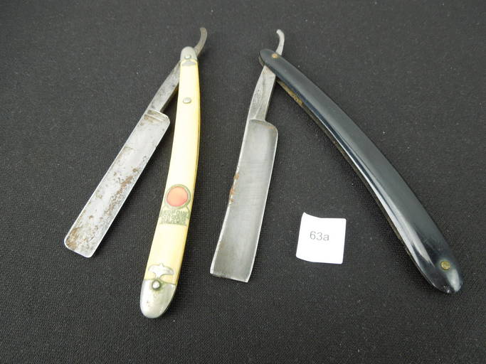 2 Vintage Straight Razors Red Point, Ands Worchester