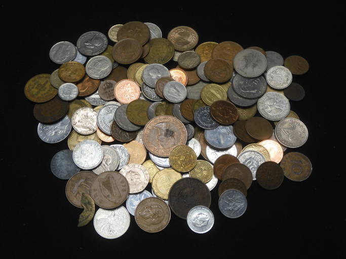 (16) Ounces Nice Older Mix Of Foreign Coins.