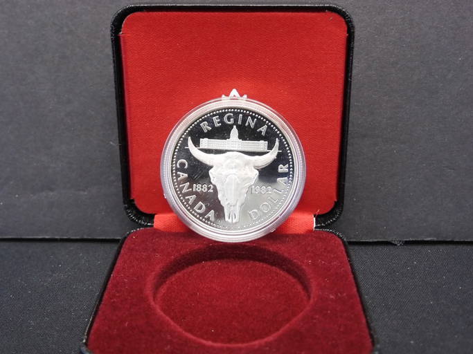 1982 Eliz. Ii Canada Silver Dollar Proof Coin Cattle Skull Brilliant Unc