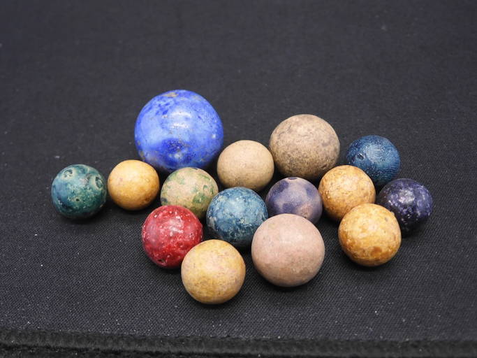 15 Clay Civil War Era 1860's & 3 Bennington Marbles