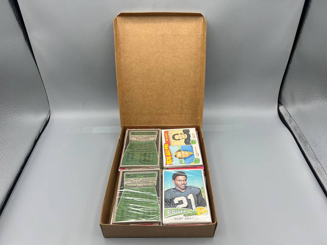 West Corp. Cello Fun Pack Repack Complete 1975 Topps Football 20 Pack ...