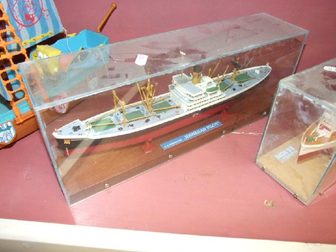 C3 FREIGHTER HAWAIN PILOT MODEL Case 16 inches long