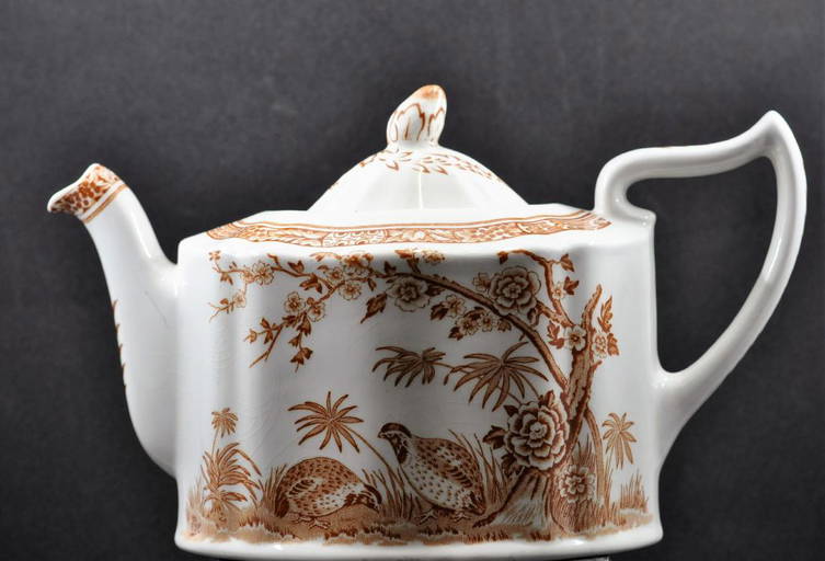 Furnivals 'quail' Teapot Cr 1913