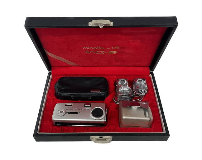 Vintage Minolta 16 Mg S 16mm Subminiature Camera Kit