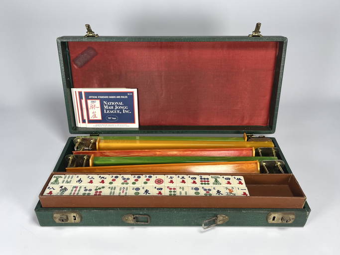 Mah Jong Vintage Bakelite Set By Royal Games