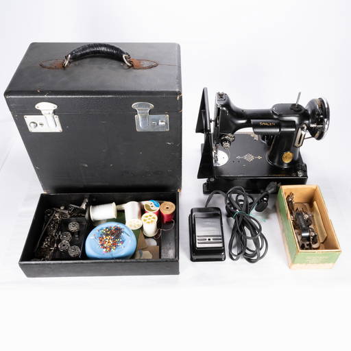 Vintage Singer 221 1 Featherweight Sewing Machine