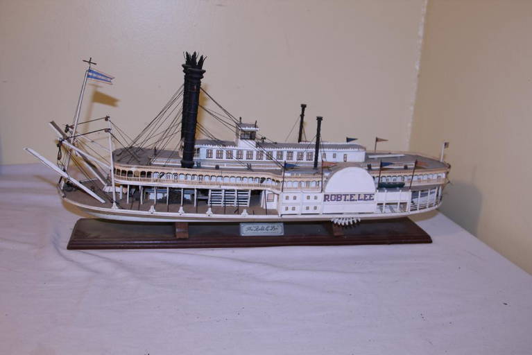 Robert E. Lee ship model - Jul 14, 2019 | Paul Arsenault Auctioneers in ME