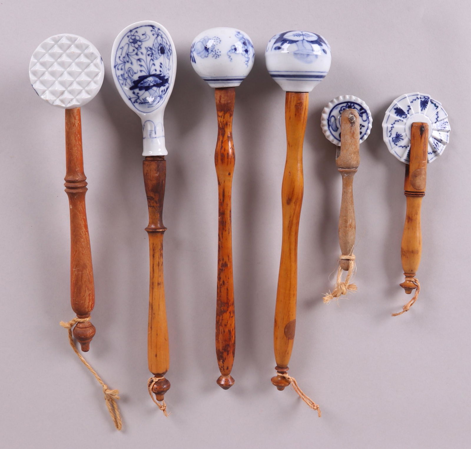 Six German Blue Onion Pattern Kitchen Utensils - Jan 20, 2020 | Locati ...