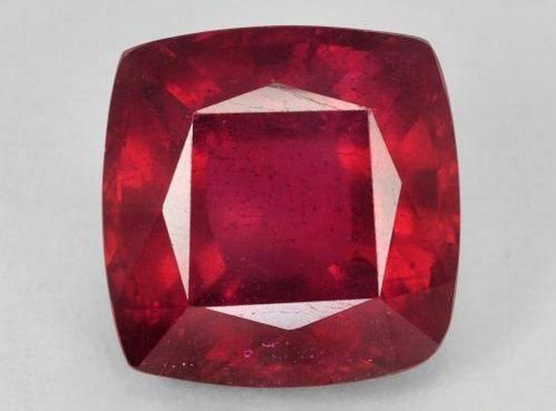9.1 Ct Cushion Cut Deep Blood Red Ruby Gemstone Auction