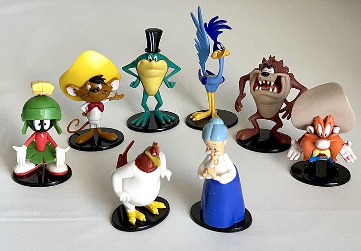 8 Looney Tunes Action Figure Plastic Toy Figurines