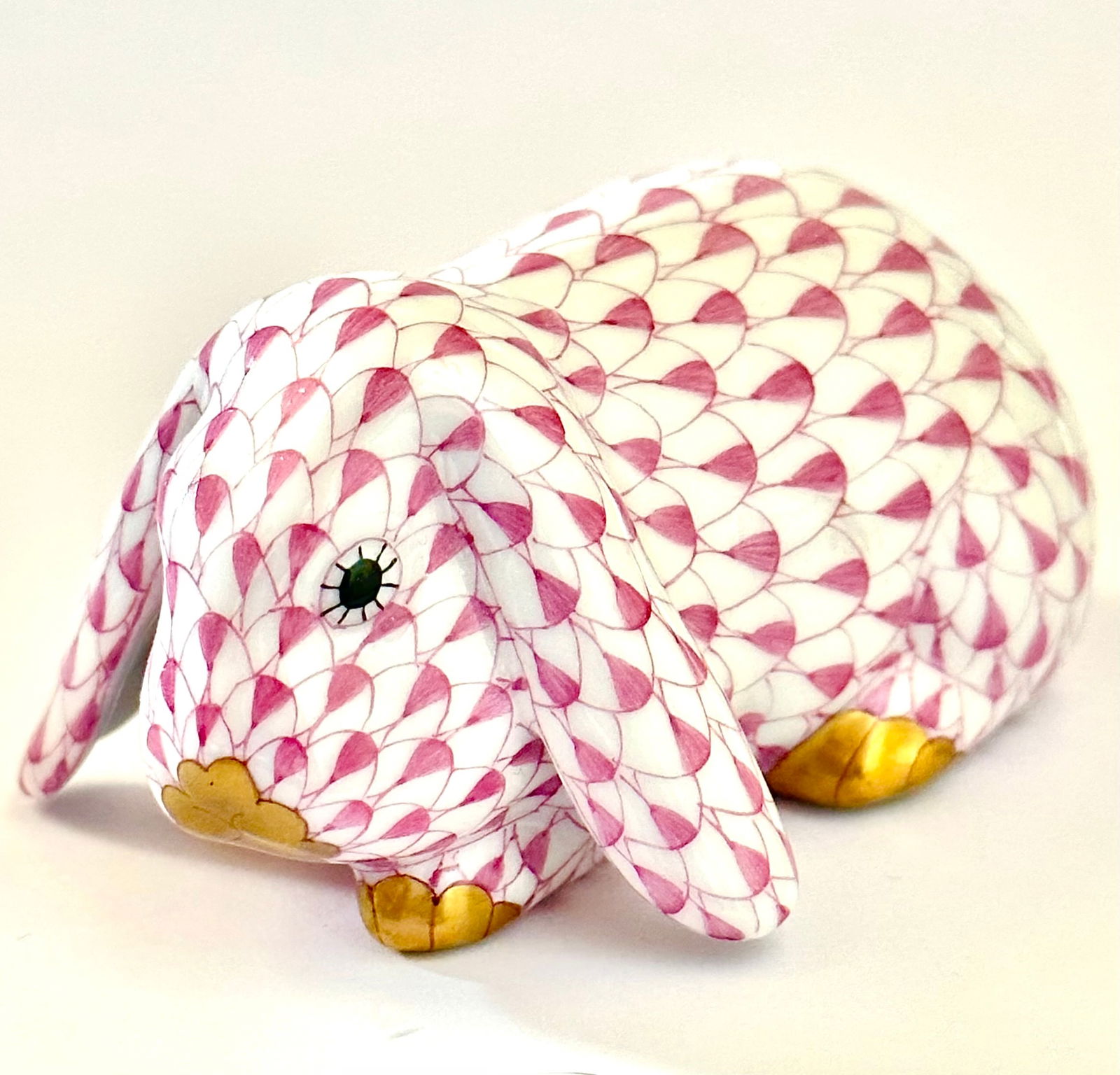 Signed Herend Hungary Hand Painted Fishnet Porcelain Bunny Rabbit Auction