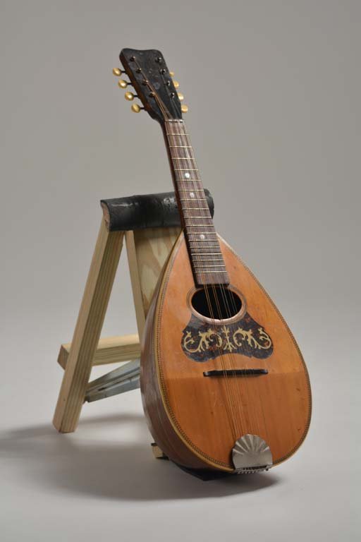 c. 1890-1900 American Conservatory Bowlback Mandolin, - Feb 27, 2016 ...